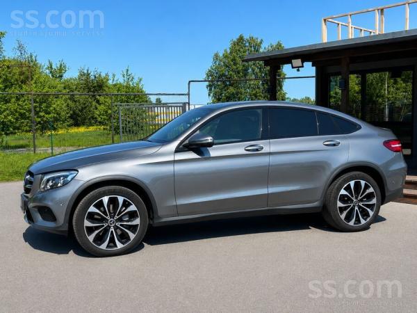 Grey Mercedes-Benz GLC 250 2018 in Riga, with an engine capacity of 2.20 L and mileage of 234 thousand km for 26900 €, photo 2 on AUTOMOTO.COM.LV