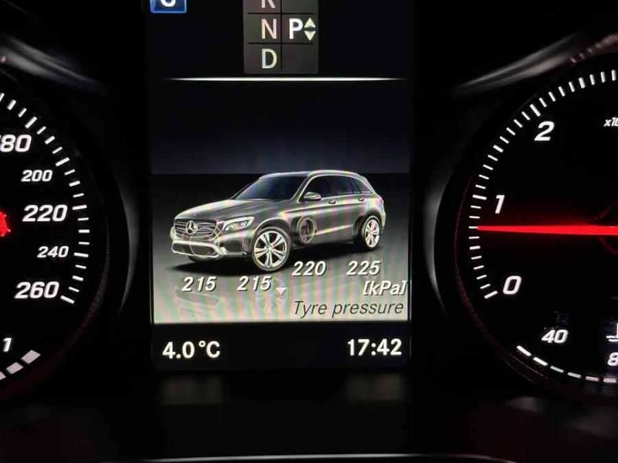 Pelēks Mercedes-Benz GLC 250 2018 Jūrmala, ar dzinēja tilpumu 2.20 L un nobraukumu 211 tūkst. km par 24750 €, foto 46 vietnē AUTOMOTO.COM.LV
