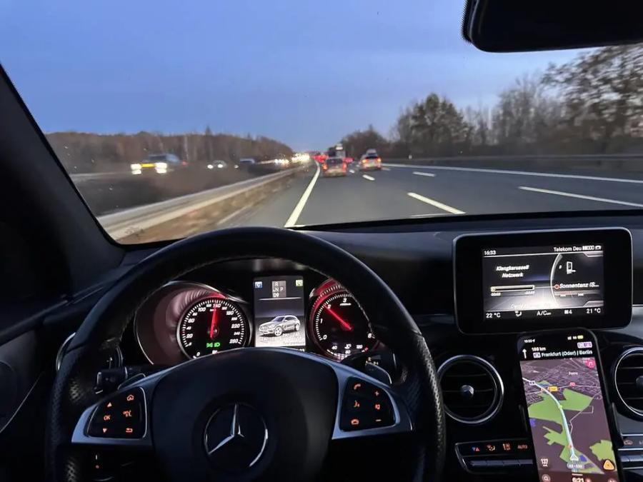 Pelēks Mercedes-Benz GLC 250 2018 Jūrmala, ar dzinēja tilpumu 2.20 L un nobraukumu 211 tūkst. km par 24750 €, foto 60 vietnē AUTOMOTO.COM.LV