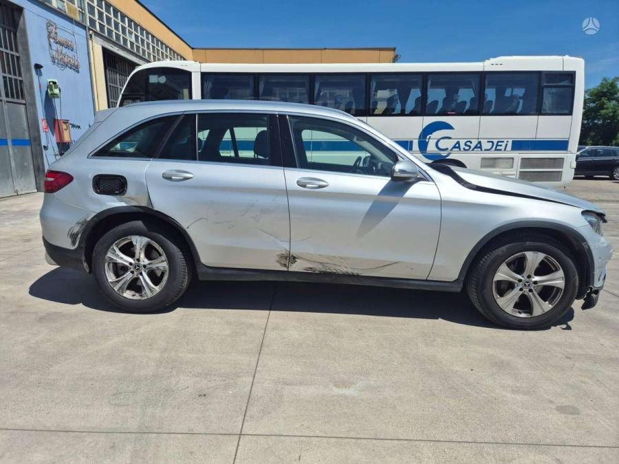 Grey Mercedes-Benz GLC 250 2018 in Vilnius, with an engine capacity of 2.14 L and mileage of 240 thousand km for 11950 €, photo 7 on AUTOMOTO.COM.LV