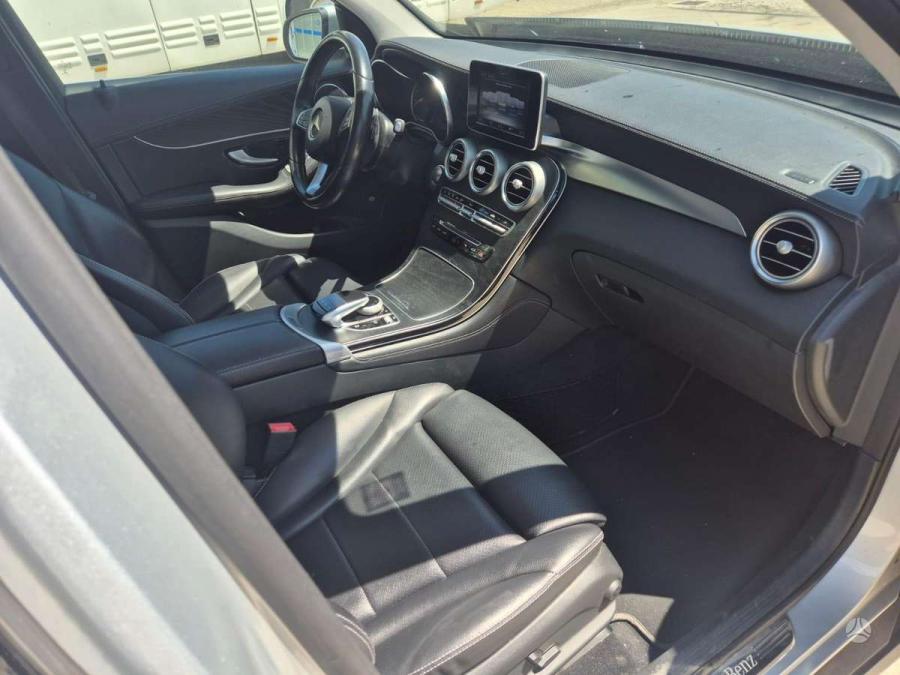 Grey Mercedes-Benz GLC 250 2018 in Vilnius, with an engine capacity of 2.14 L and mileage of 240 thousand km for 11950 €, photo 15 on AUTOMOTO.COM.LV