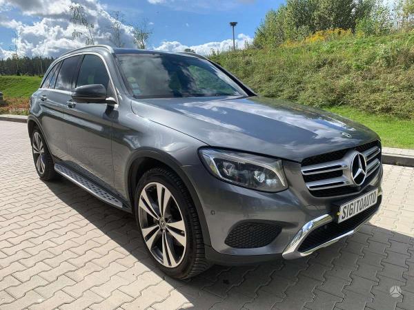 Мерседес ГЛЦ 250 2018 в Вильнюс на AUTOMOTO.COM.LV Серый Мерседес ГЛЦ 250 2018 в Вильнюс, объемом двигателя 2.14 л и пробегом 190 тыс. км за 15609 €, фото 5 на AUTOMOTO.COM.LV