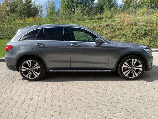 Мерседес ГЛЦ 250 2018 в Вильнюс на AUTOMOTO.COM.LV Серый Мерседес ГЛЦ 250 2018 в Вильнюс, объемом двигателя 2.14 л и пробегом 190 тыс. км за 15609 €, фото 8 на AUTOMOTO.COM.LV