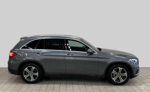 Grey Mercedes-Benz GLC 250 2019 in Kaunas, with an engine capacity of 1.99 L and mileage of 187 thousand km for 22900 €, photo 3 on AUTOMOTO.COM.LV