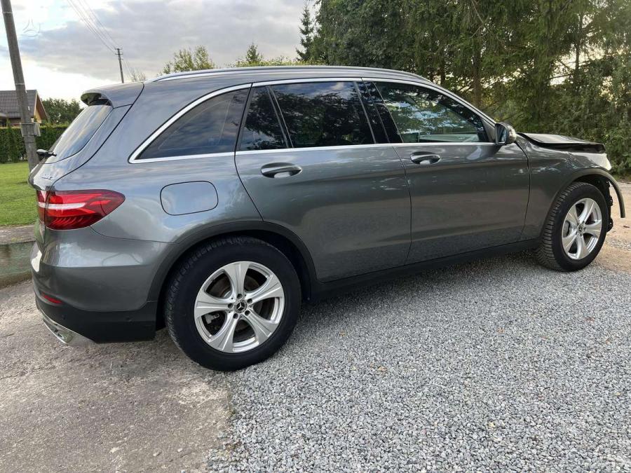 Grey Mercedes-Benz GLC 250 2019 in Kaunas, with an engine capacity of 2.14 L and mileage of 175 thousand km for 11350 €, photo 5 on AUTOMOTO.COM.LV