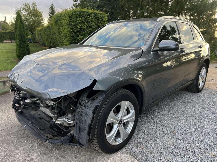 Grey Mercedes-Benz GLC 250 2019 in Kaunas, with an engine capacity of 2.14 L and mileage of 175 thousand km for 11350 €, photo 8 on AUTOMOTO.COM.LV