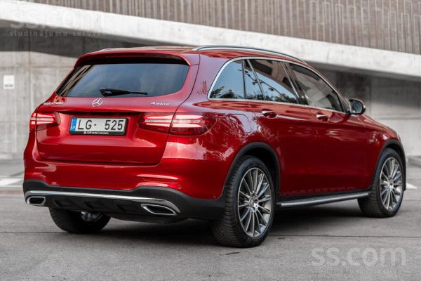 Red Mercedes-Benz GLC 250 2016 in Riga, with an engine capacity of 2.20 L and mileage of 156 thousand km for 23790 €, photo 6 on AUTOMOTO.COM.LV