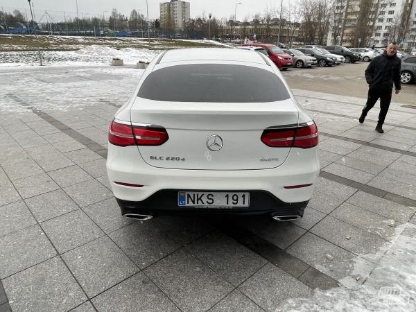 White Mercedes-Benz GLC 250 2019 in Jonava, with an engine capacity of 2.20 L and mileage of 101 thousand km for 29999 €, photo 3 on AUTOMOTO.COM.LV