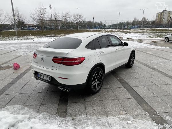 White Mercedes-Benz GLC 250 2019 in Jonava, with an engine capacity of 2.20 L and mileage of 101 thousand km for 29999 €, photo 4 on AUTOMOTO.COM.LV