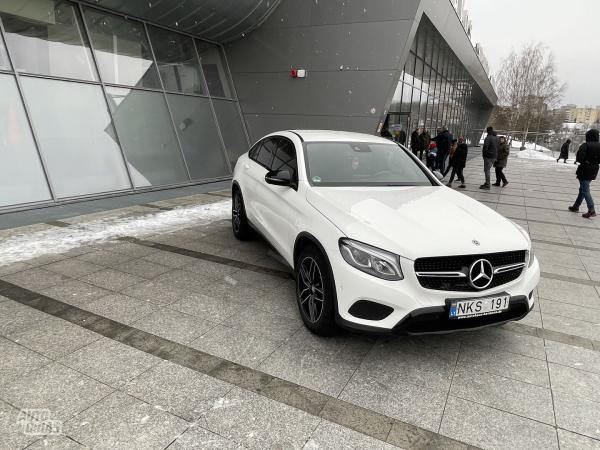 White Mercedes-Benz GLC 250 2019 in Jonava, with an engine capacity of 2.20 L and mileage of 101 thousand km for 29999 €, photo 5 on AUTOMOTO.COM.LV