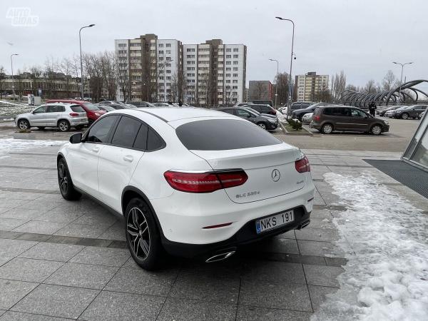 White Mercedes-Benz GLC 250 2019 in Jonava, with an engine capacity of 2.20 L and mileage of 101 thousand km for 29999 €, photo 6 on AUTOMOTO.COM.LV