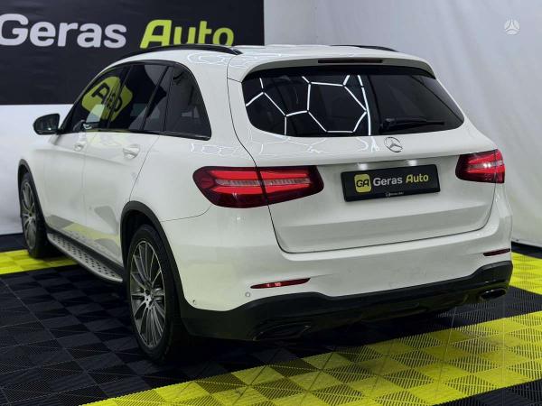 White Mercedes-Benz GLC 250 2015 in Vilnius, with an engine capacity of 2.14 L and mileage of 428 thousand km for 16990 €, photo 4 on AUTOMOTO.COM.LV