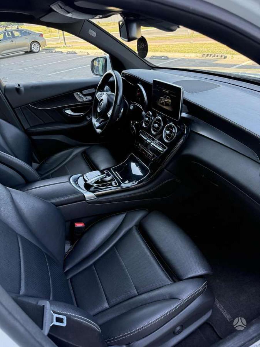 White Mercedes-Benz GLC 250 2015 in Vilnius, with an engine capacity of 2.14 L and mileage of 420 thousand km for 13000 €, photo 6 on AUTOMOTO.COM.LV