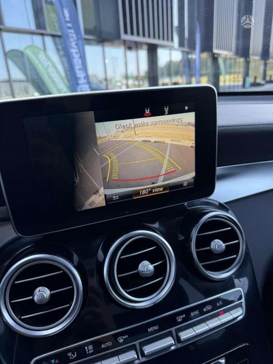 White Mercedes-Benz GLC 250 2015 in Vilnius, with an engine capacity of 2.14 L and mileage of 420 thousand km for 13000 €, photo 7 on AUTOMOTO.COM.LV