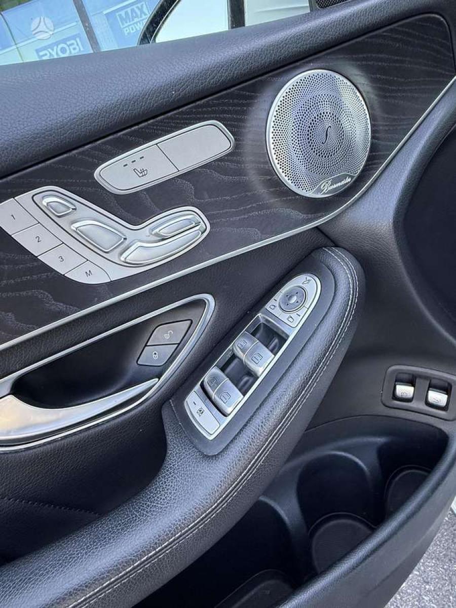 White Mercedes-Benz GLC 250 2015 in Vilnius, with an engine capacity of 2.14 L and mileage of 420 thousand km for 13000 €, photo 8 on AUTOMOTO.COM.LV