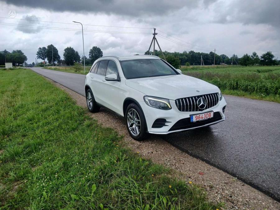 White Mercedes-Benz GLC 250 2015 in Kaunas, with an engine capacity of 2.14 L and mileage of 188 thousand km for 16800 €, photo 3 on AUTOMOTO.COM.LV