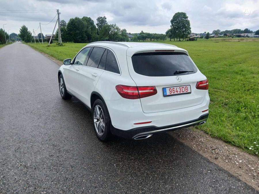 White Mercedes-Benz GLC 250 2015 in Kaunas, with an engine capacity of 2.14 L and mileage of 188 thousand km for 16800 €, photo 4 on AUTOMOTO.COM.LV
