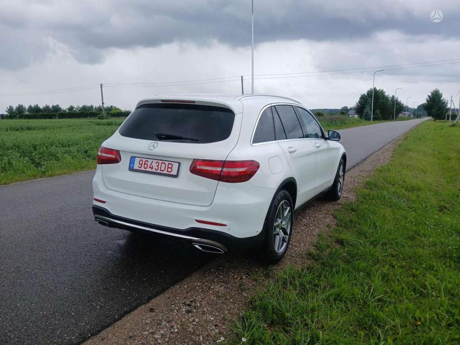 White Mercedes-Benz GLC 250 2015 in Kaunas, with an engine capacity of 2.14 L and mileage of 188 thousand km for 16800 €, photo 5 on AUTOMOTO.COM.LV