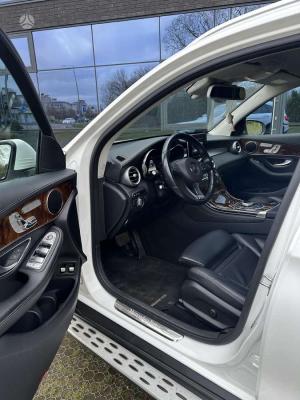 Balts Mercedes-Benz GLC 250 2016 Kauņa, ar dzinēja tilpumu 2.50 L un nobraukumu 232 tūkst. km par 26900 €, foto 2 vietnē AUTOMOTO.COM.LV