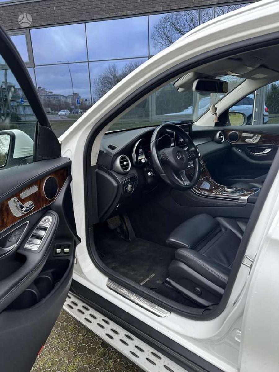 Balts Mercedes-Benz GLC 250 2016 Kauņa, ar dzinēja tilpumu 2.50 L un nobraukumu 232 tūkst. km par 26900 €, foto 2 vietnē AUTOMOTO.COM.LV
