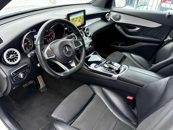 White Mercedes-Benz GLC 250 2016 in Panevezys, with an engine capacity of 2.14 L and mileage of 229 thousand km for 18200 €, photo 10 on AUTOMOTO.COM.LV