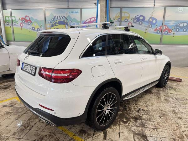 Balts Mercedes-Benz GLC 250 2016 Viļņa, ar dzinēja tilpumu 1.99 L un nobraukumu 200 tūkst. km par 19990 €, foto 3 vietnē AUTOMOTO.COM.LV