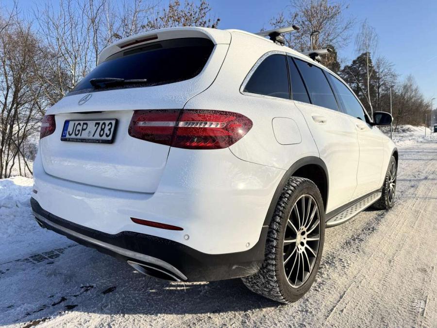 White Mercedes-Benz GLC 250 2016 in Vilnius, with an engine capacity of 1.99 L and mileage of 200 thousand km for 19850 €, photo 7 on AUTOMOTO.COM.LV