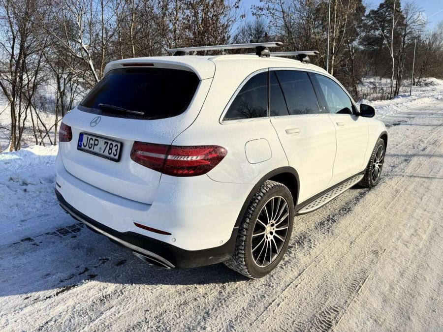 White Mercedes-Benz GLC 250 2016 in Vilnius, with an engine capacity of 1.99 L and mileage of 200 thousand km for 19850 €, photo 9 on AUTOMOTO.COM.LV