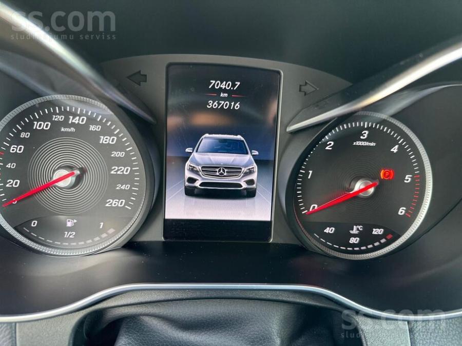 White Mercedes-Benz GLC 250 2016 in Riga, with an engine capacity of 2.20 L and mileage of 400 thousand km for 12900 €, photo 15 on AUTOMOTO.COM.LV