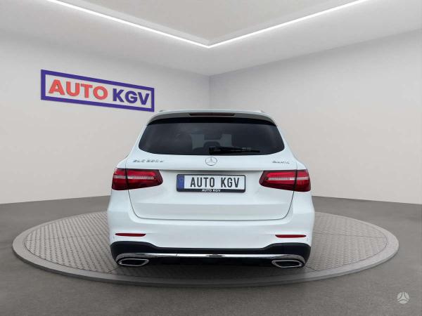 White Mercedes-Benz GLC 250 2016 in Kaunas, with an engine capacity of 2.10 L and mileage of 233 thousand km for 20999 €, photo 4 on AUTOMOTO.COM.LV