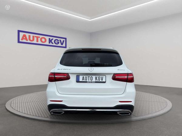 White Mercedes-Benz GLC 250 2016 in Kaunas, with an engine capacity of 2.10 L and mileage of 233 thousand km for 20999 €, photo 4 on AUTOMOTO.COM.LV