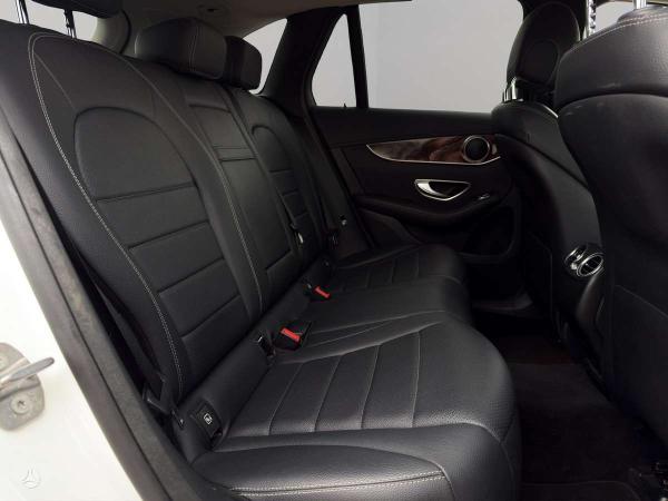White Mercedes-Benz GLC 250 2016 in Kaunas, with an engine capacity of 2.10 L and mileage of 233 thousand km for 20999 €, photo 9 on AUTOMOTO.COM.LV