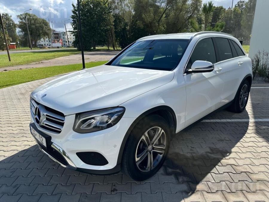 White Mercedes-Benz GLC 250 2016 in Riga, with an engine capacity of 2.20 L and mileage of 407 thousand km for 12500 €, photo 1 on AUTOMOTO.COM.LV