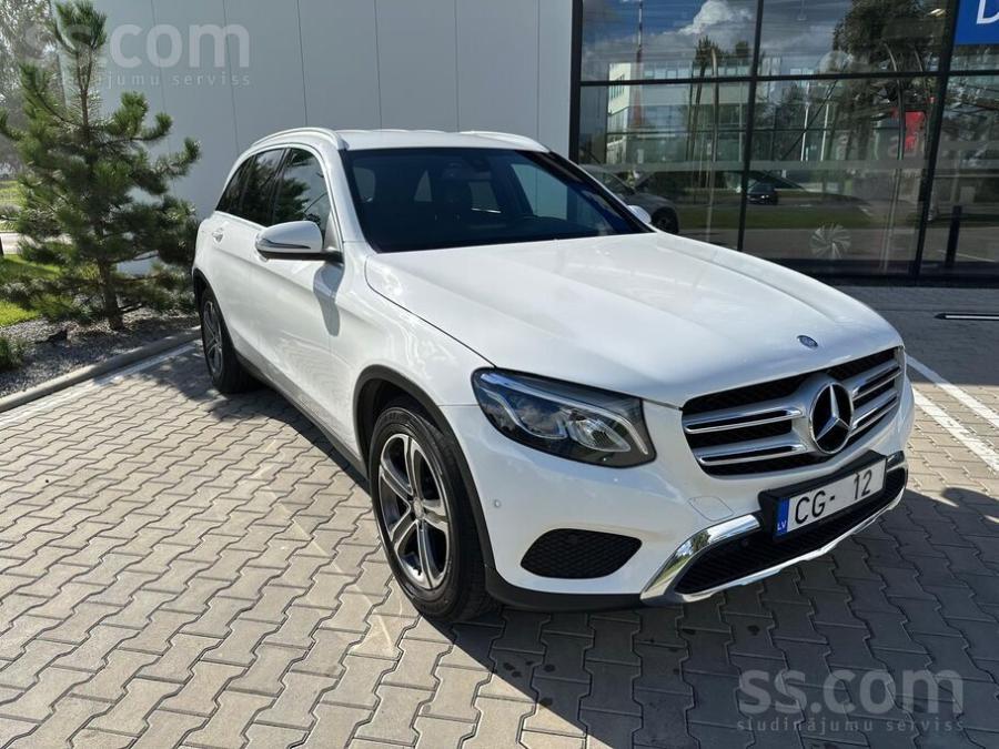 White Mercedes-Benz GLC 250 2016 in Riga, with an engine capacity of 2.20 L and mileage of 407 thousand km for 12500 €, photo 3 on AUTOMOTO.COM.LV