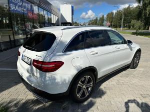 White Mercedes-Benz GLC 250 2016 in Riga, with an engine capacity of 2.20 L and mileage of 407 thousand km for 12500 €, photo 4 on AUTOMOTO.COM.LV