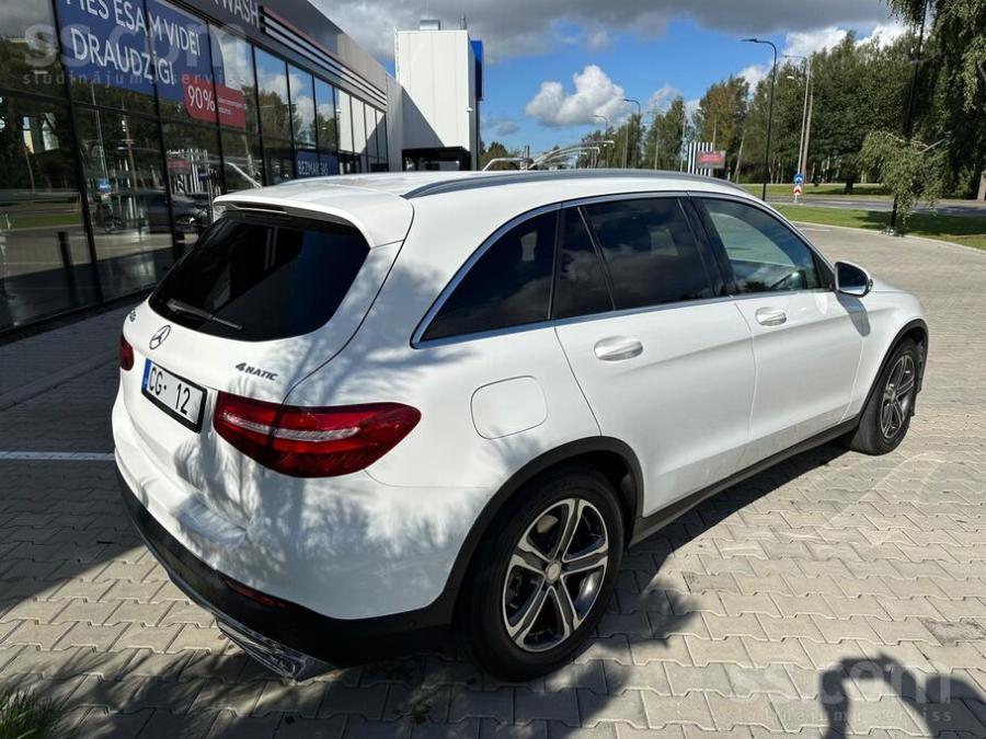 White Mercedes-Benz GLC 250 2016 in Riga, with an engine capacity of 2.20 L and mileage of 407 thousand km for 12500 €, photo 4 on AUTOMOTO.COM.LV