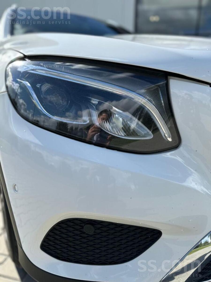 White Mercedes-Benz GLC 250 2016 in Riga, with an engine capacity of 2.20 L and mileage of 407 thousand km for 12500 €, photo 6 on AUTOMOTO.COM.LV