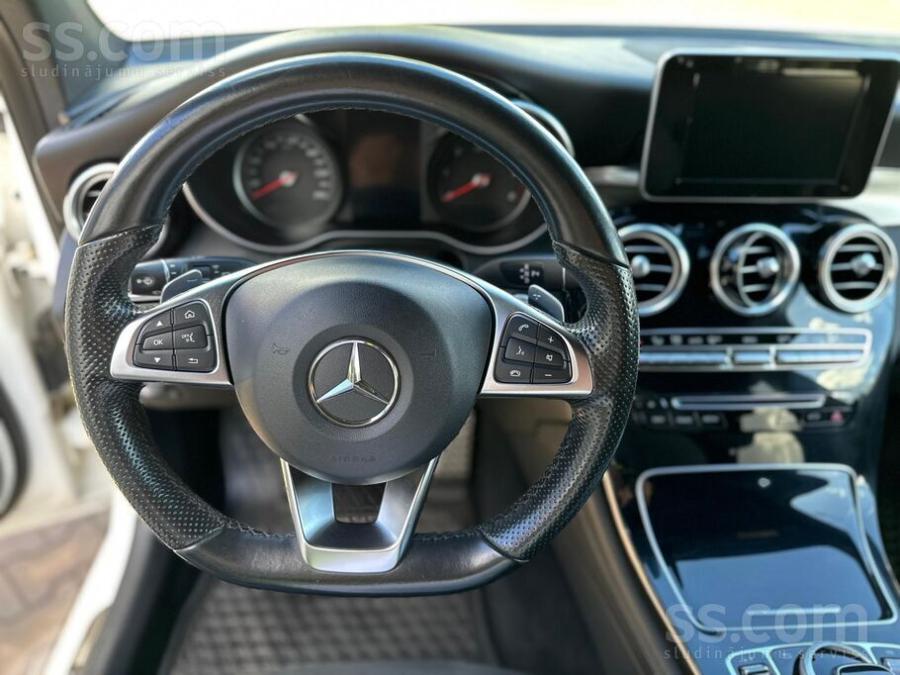 White Mercedes-Benz GLC 250 2016 in Riga, with an engine capacity of 2.20 L and mileage of 407 thousand km for 12500 €, photo 9 on AUTOMOTO.COM.LV