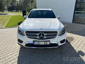 White Mercedes-Benz GLC 250 2016 in Riga, with an engine capacity of 2.20 L and mileage of 407 thousand km for 12500 €, photo 15 on AUTOMOTO.COM.LV