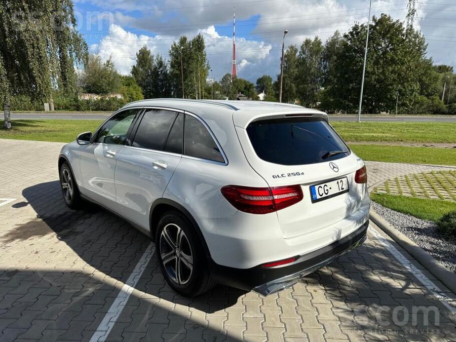 White Mercedes-Benz GLC 250 2016 in Riga, with an engine capacity of 2.20 L and mileage of 407 thousand km for 12500 €, photo 16 on AUTOMOTO.COM.LV