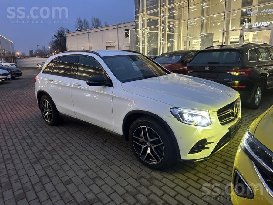 White Mercedes-Benz GLC 250 2016 in Ogre, with an engine capacity of 2.20 L and mileage of 200 thousand km for 21750 €, photo 1 on AUTOMOTO.COM.LV
