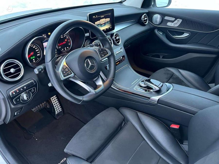 White Mercedes-Benz GLC 250 2017 in Kaunas, with an engine capacity of 1.99 L and mileage of 71 thousand km for 29999 €, photo 10 on AUTOMOTO.COM.LV