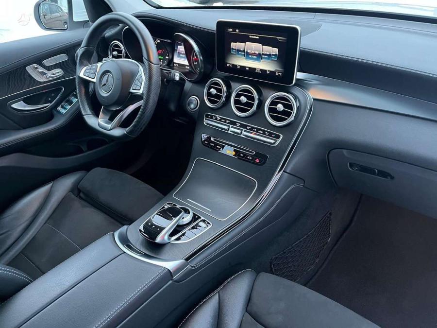 White Mercedes-Benz GLC 250 2017 in Kaunas, with an engine capacity of 1.99 L and mileage of 71 thousand km for 29999 €, photo 14 on AUTOMOTO.COM.LV
