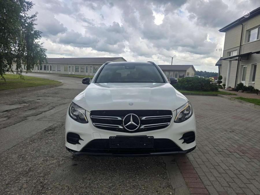 White Mercedes-Benz GLC 250 2017 in Vilnius, with an engine capacity of 0.00 L and mileage of 290 thousand km for 16300 €, photo 1 on AUTOMOTO.COM.LV