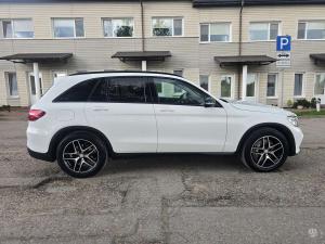 White Mercedes-Benz GLC 250 2017 in Vilnius, with an engine capacity of 0.00 L and mileage of 290 thousand km for 16300 €, photo 3 on AUTOMOTO.COM.LV