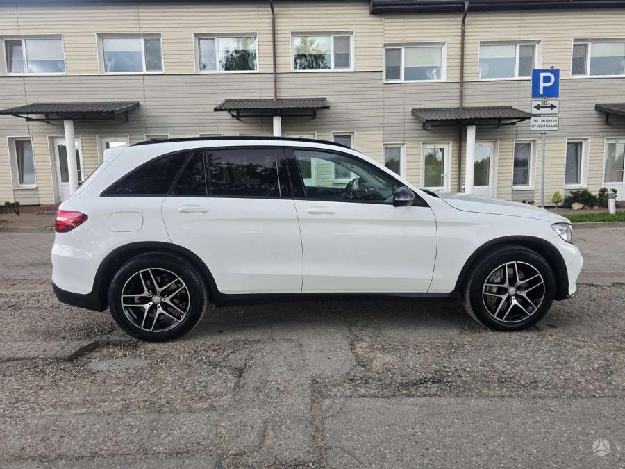 White Mercedes-Benz GLC 250 2017 in Vilnius, with an engine capacity of 0.00 L and mileage of 290 thousand km for 16300 €, photo 3 on AUTOMOTO.COM.LV