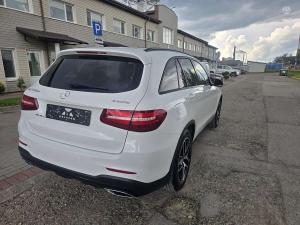 White Mercedes-Benz GLC 250 2017 in Vilnius, with an engine capacity of 0.00 L and mileage of 290 thousand km for 16300 €, photo 5 on AUTOMOTO.COM.LV