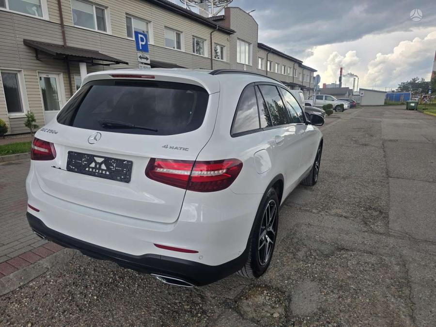 White Mercedes-Benz GLC 250 2017 in Vilnius, with an engine capacity of 0.00 L and mileage of 290 thousand km for 16300 €, photo 5 on AUTOMOTO.COM.LV