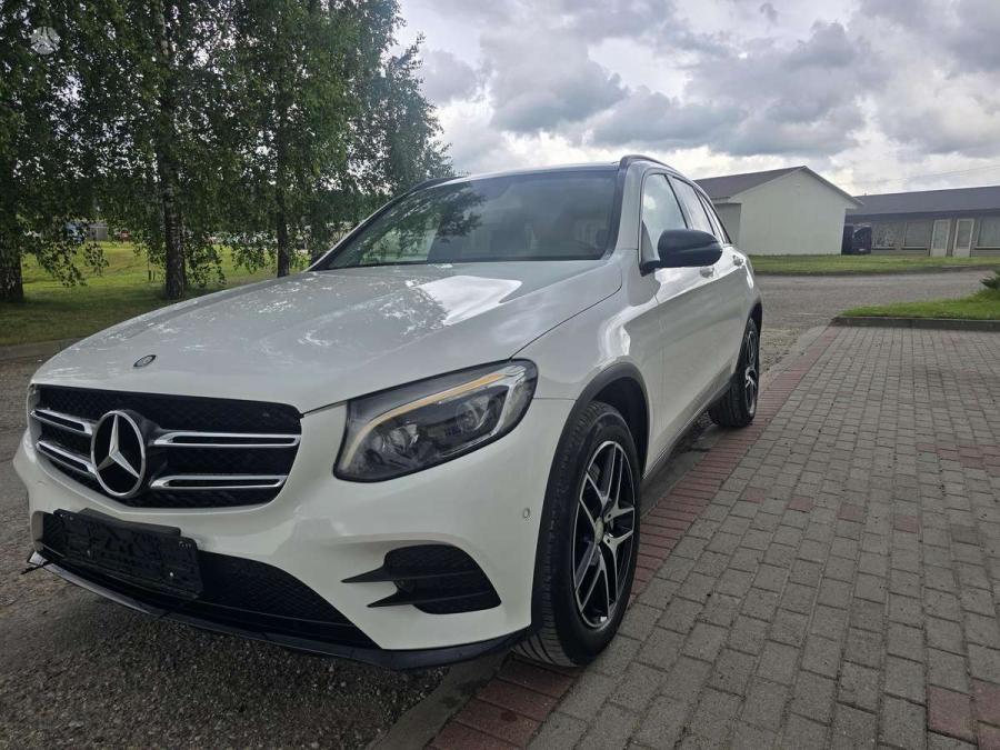 White Mercedes-Benz GLC 250 2017 in Vilnius, with an engine capacity of 0.00 L and mileage of 290 thousand km for 16300 €, photo 6 on AUTOMOTO.COM.LV