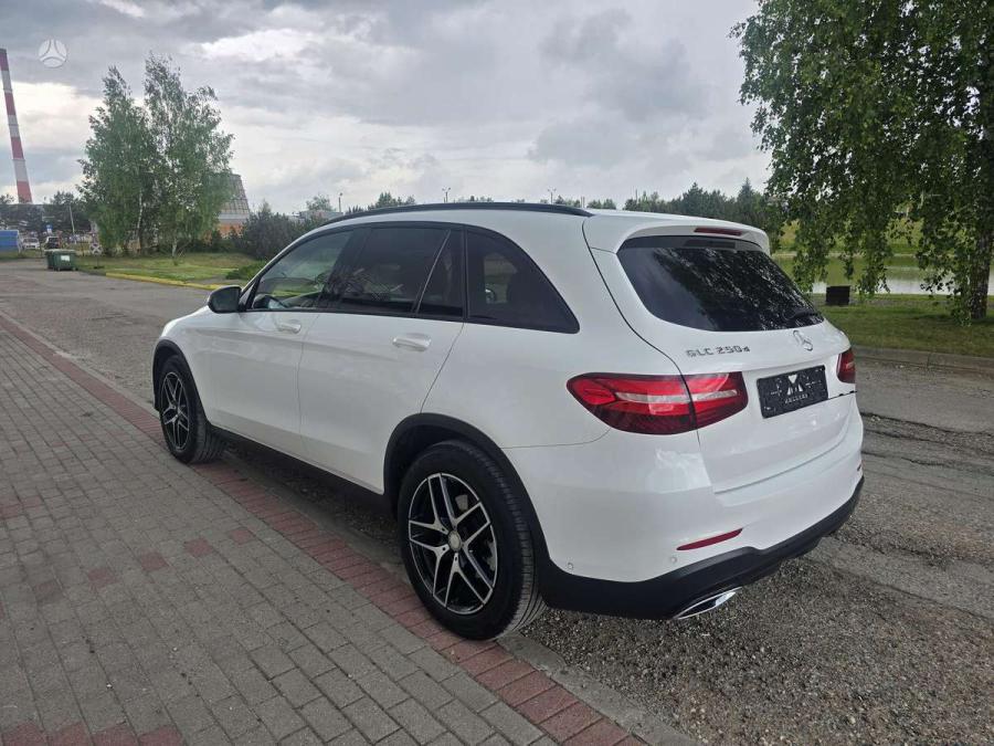 White Mercedes-Benz GLC 250 2017 in Vilnius, with an engine capacity of 0.00 L and mileage of 290 thousand km for 16300 €, photo 8 on AUTOMOTO.COM.LV